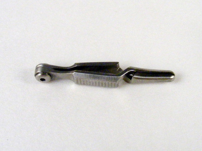 Serrefine, 1 1/2", straight serrated jaws